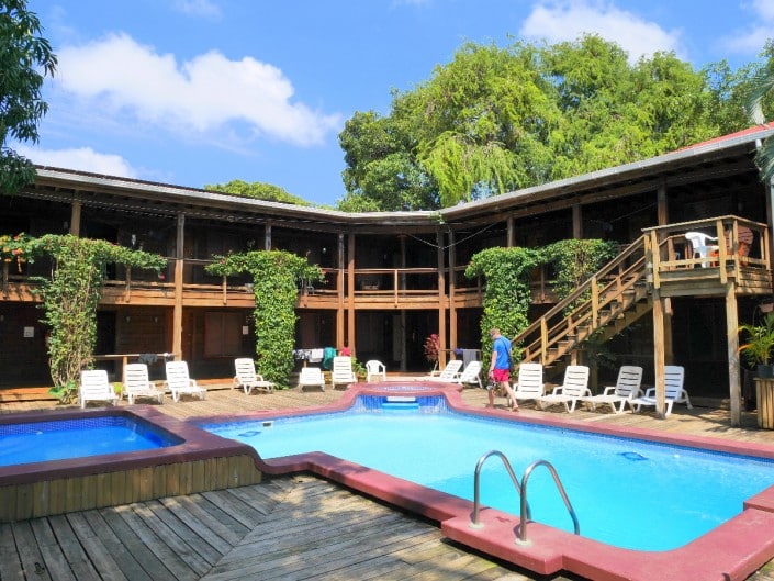 honduras_utila_mango_inn_pool_hotel | Nautilus Tauchreisen